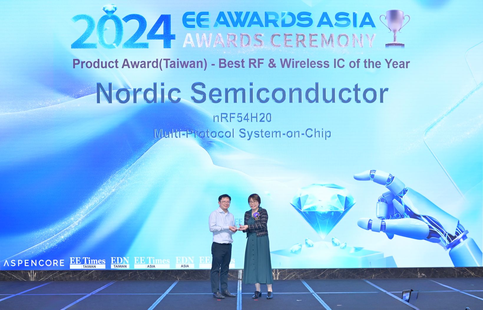 Nordic Semiconductor 先进的 nRF54H20 超低功耗 SoC、nPM1300 和 nRF Cloud 荣获 2024 ...